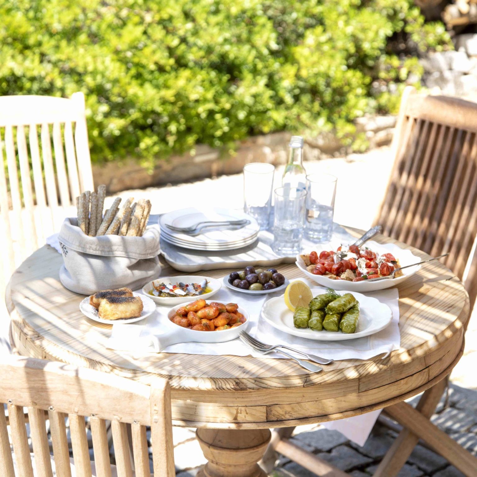 Crafting the Perfect Greek Meze Platter: What to Include - Paliria